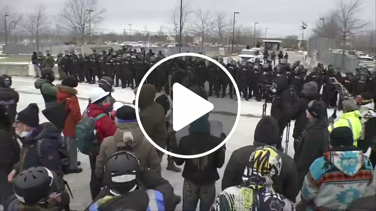 MN protesters clash with feds at Whipple Building - NewsBreak