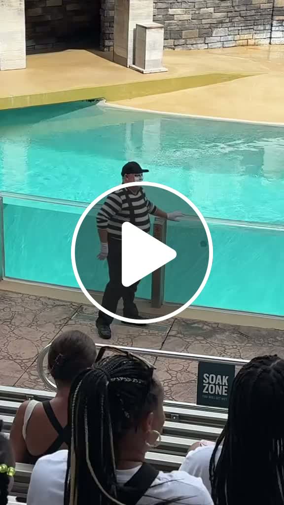 Tom the Mime hit her weak spot 😂 #seaworldmime #tomthemime #funny #to ...
