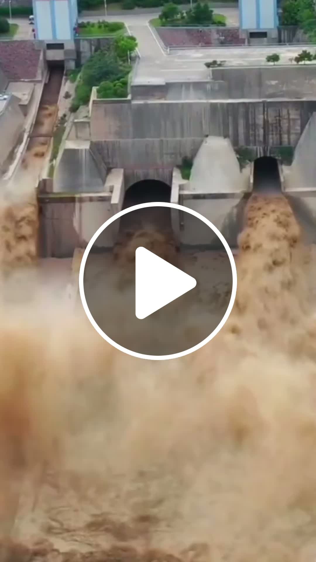 How scary! Hydroelectric dam flooding has caused dikes to break ...