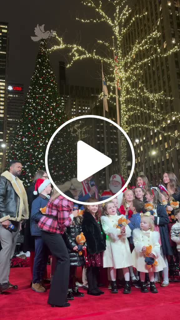 MERRY AND BRIGHT: The All-American Christmas Tree lights up FOX Square ...