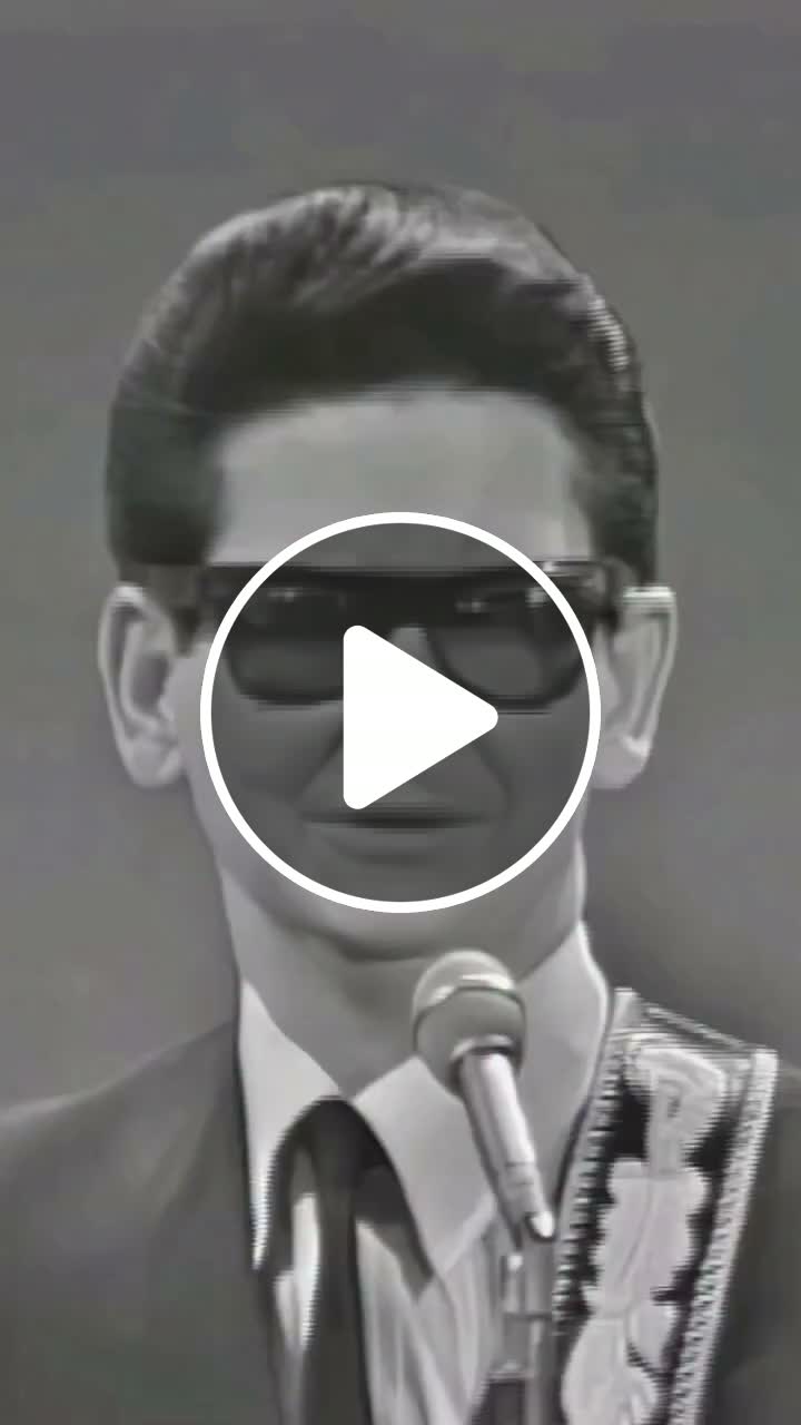 the first version of Pretty woman no need for auto tune - NewsBreak