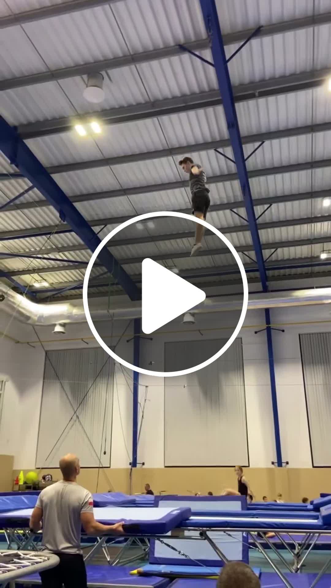 When the animations start glitching marceltrampoline viral gymnastics ...