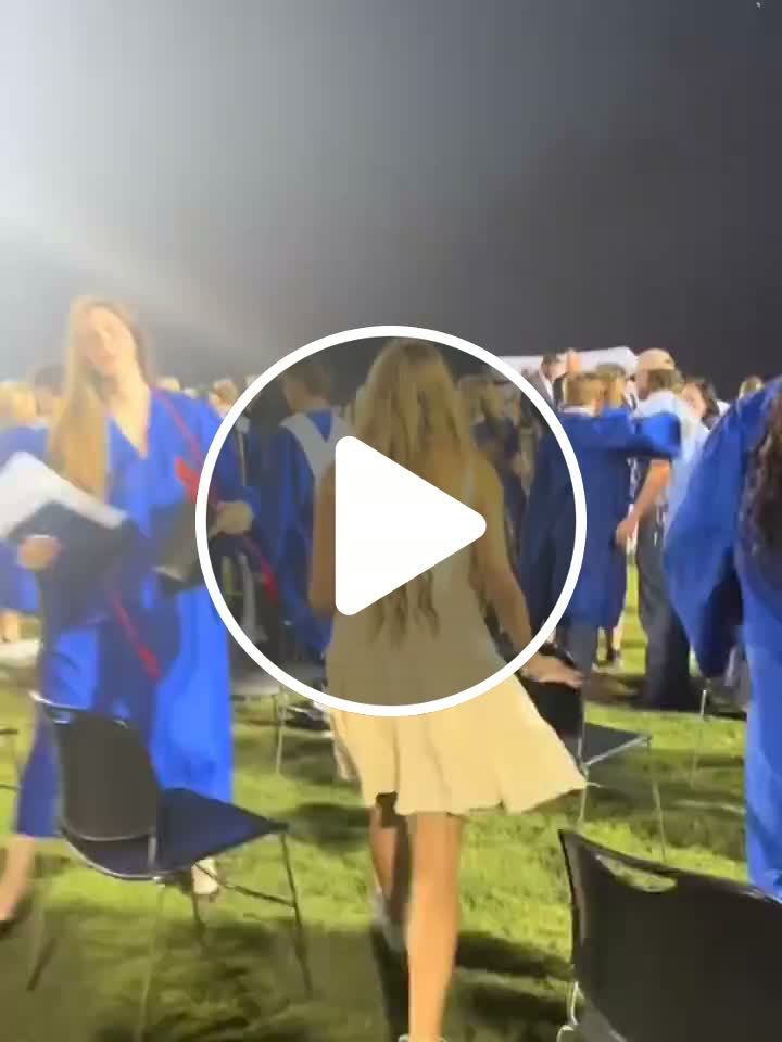 She surprised her best friend by showing up at graduation after moving ...