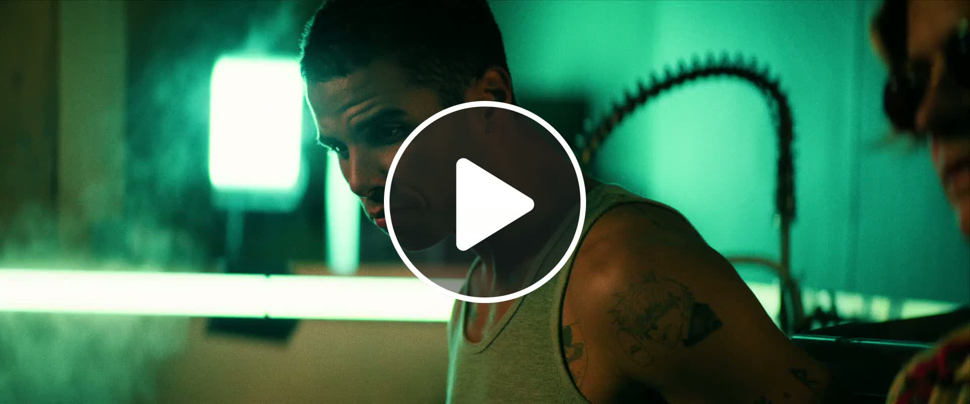 Under Fire - 002 - NewsBreak