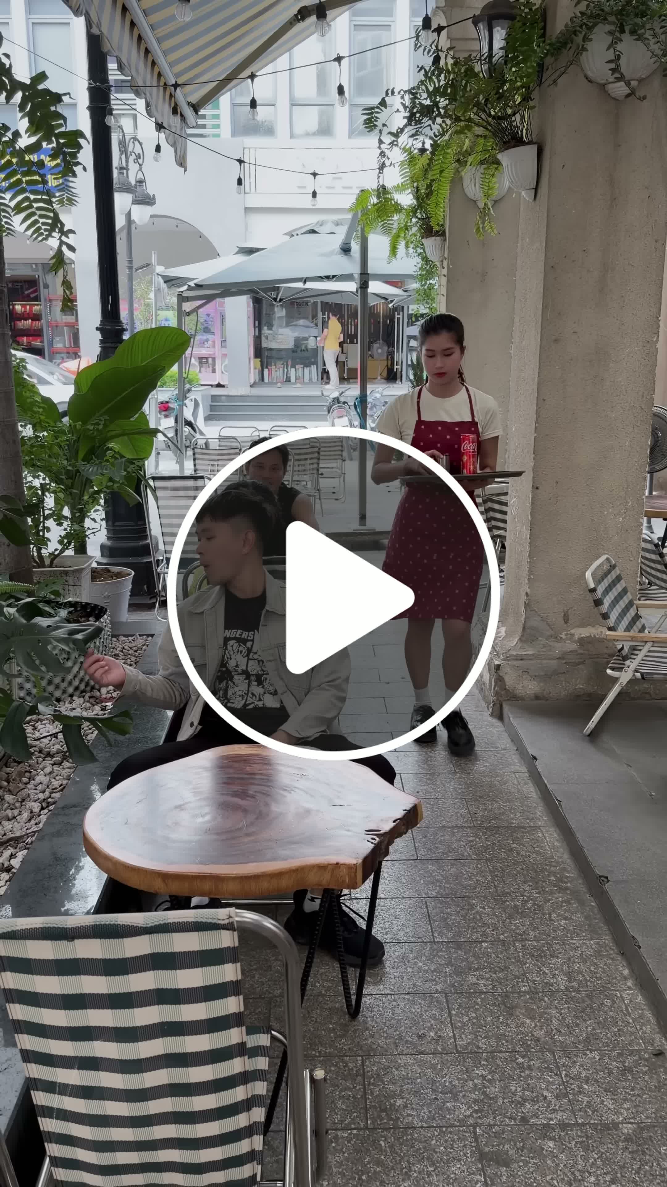 He stepped up to protect the employee #kindness #help #respect - NewsBreak