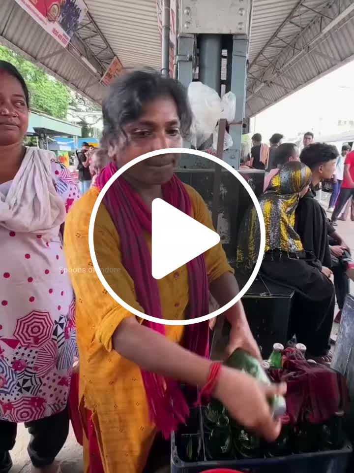 Bhavani Didi Making Fresh Sprite Soda In Kolkata Station #shorts # ...