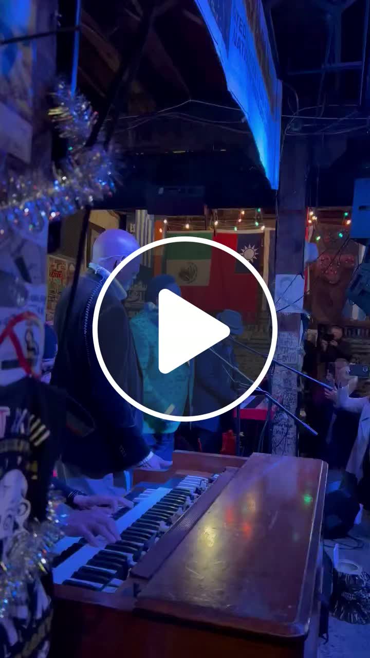 who ever thought Morgan Freeman can sing - NewsBreak