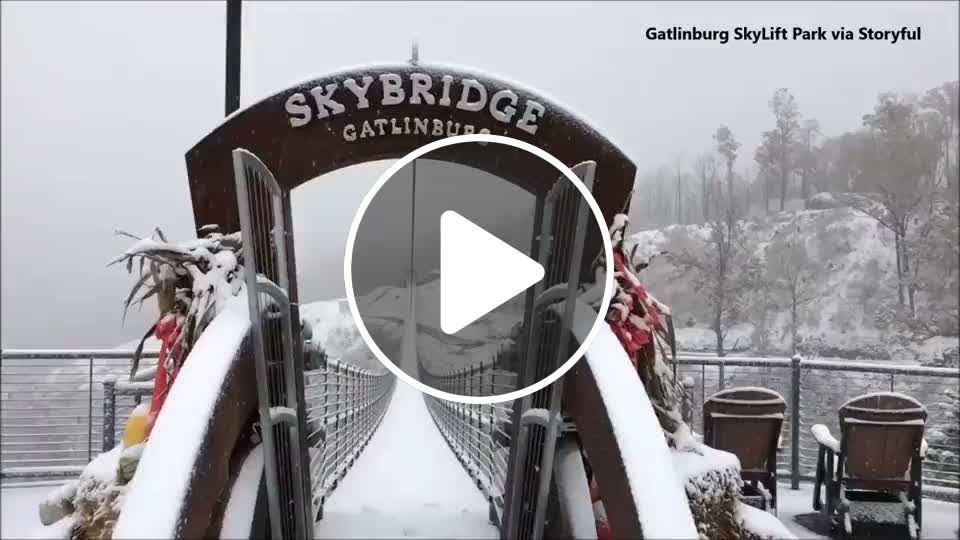 GORGEOUS! Video shows snow falling on North Americas longest pedestrian ...