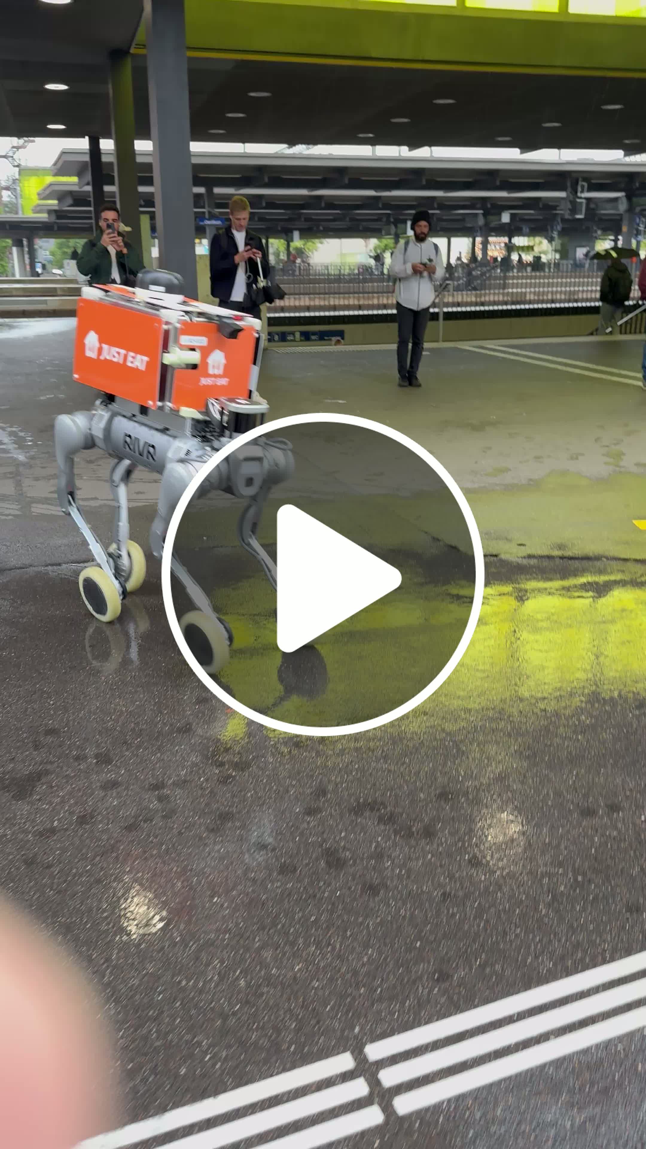 Robot on a food delivery mission gives a real glimpse of the future ...