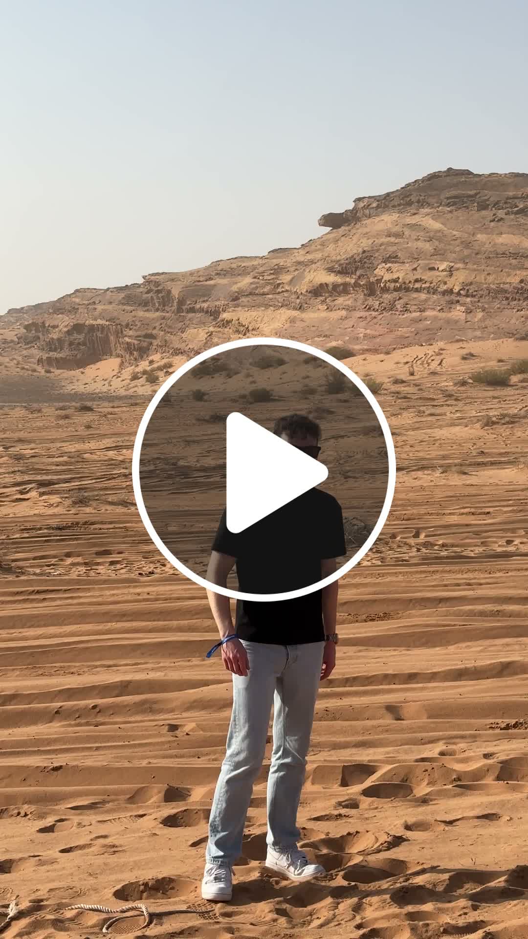 The Defender D7X-R Dakar only has 390bhp, but that doesn't matter ...