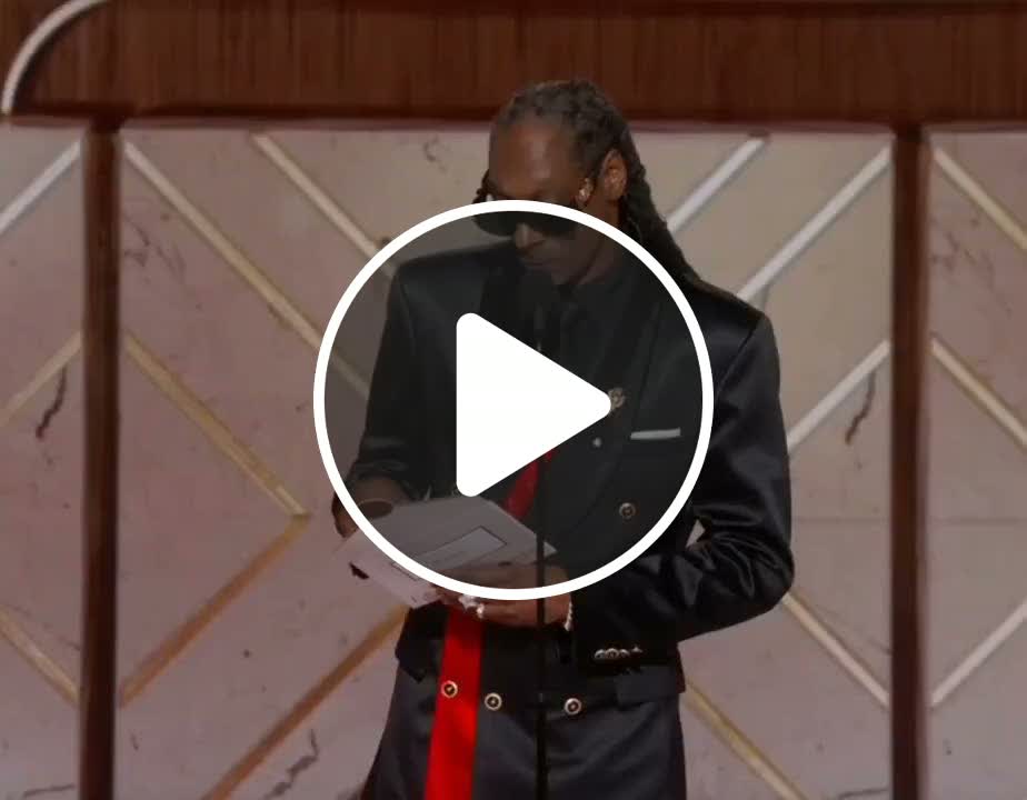 Snoop Dogg was briefly censored during the Golden Globes broadcast ...
