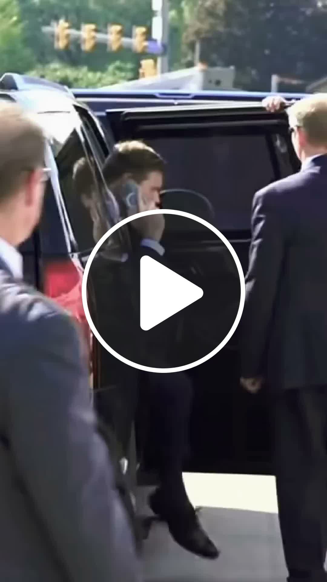 JD Vance & Usha Vance 😻 - NewsBreak