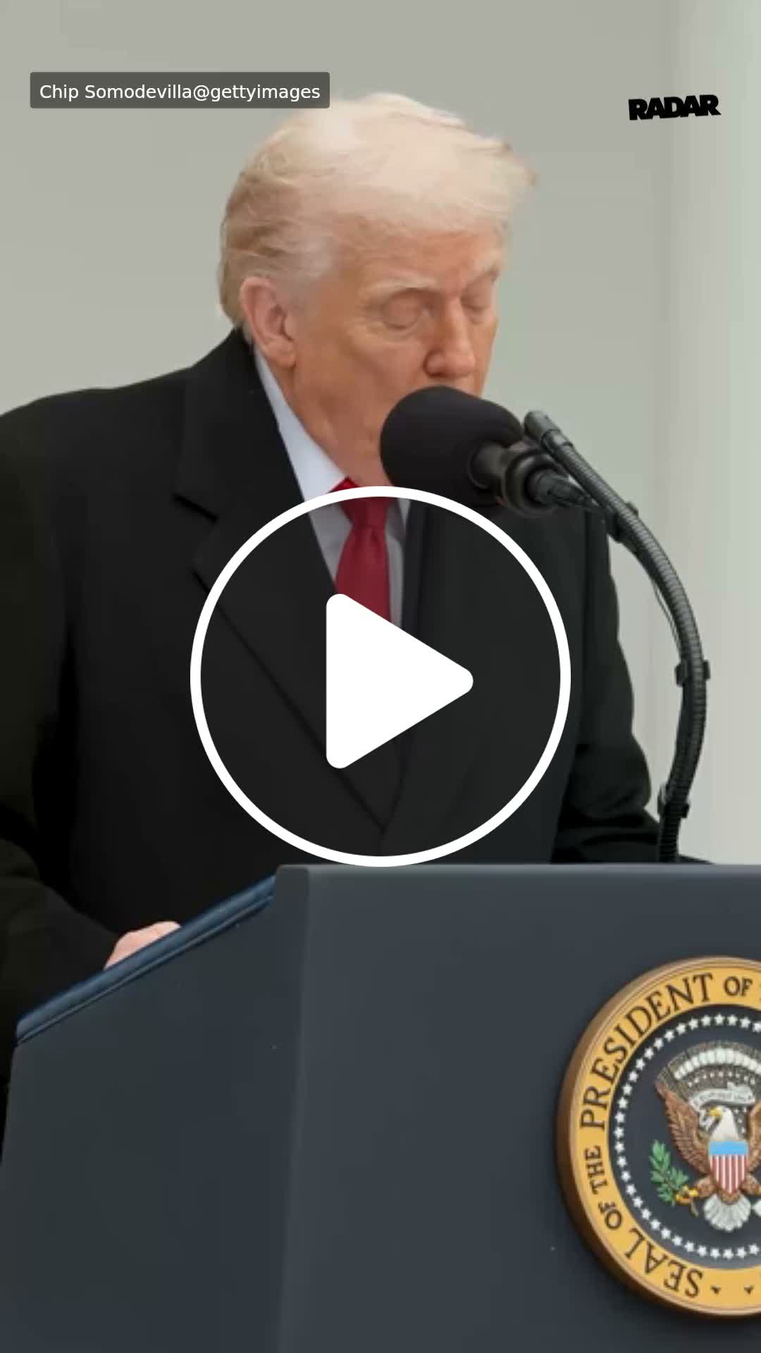 Trump Unveils Gold-Filled Oval Office, Says Foreign Leaders ‘Freak Out ...