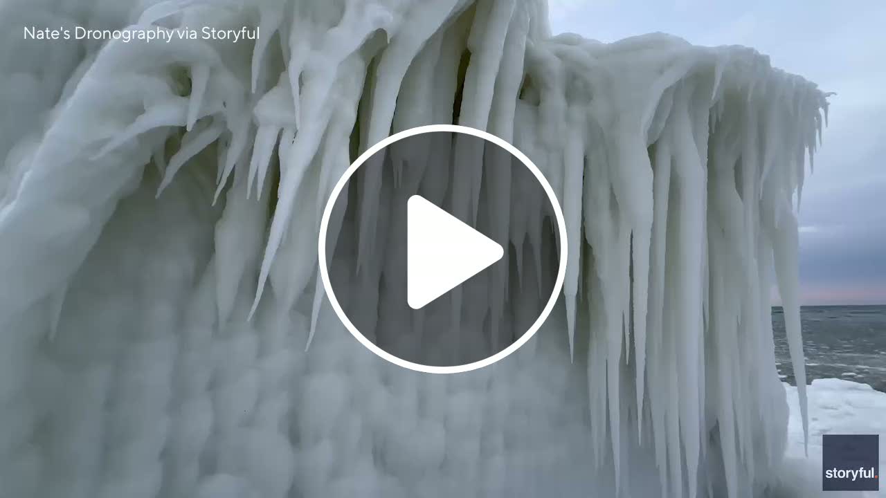 Bitter cold transforms Michigan lighthouse into otherworldly ice ...