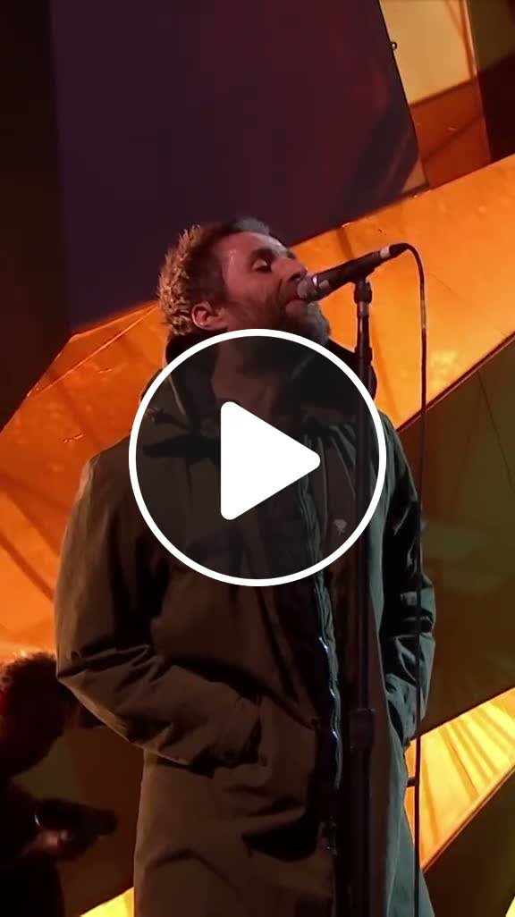 Flashback to when Liam Gallagher performed Live Forever dedicated to ...