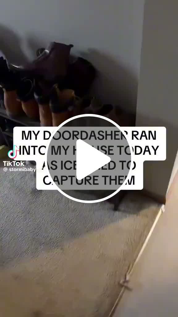 She ordered door dash, and the dasher brought ICE to her home. 😮 ...