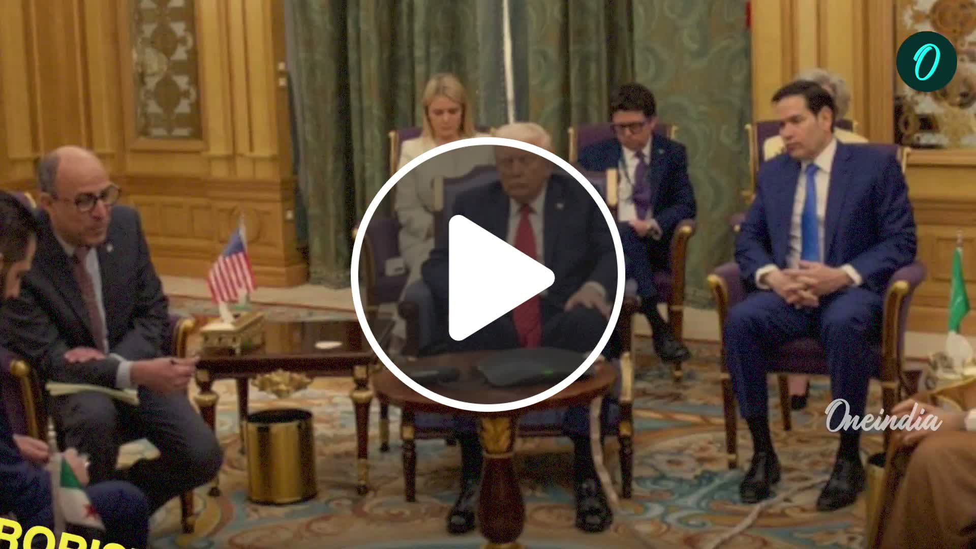 Margot Robbie trying to communicate with a fan in sign language after ...