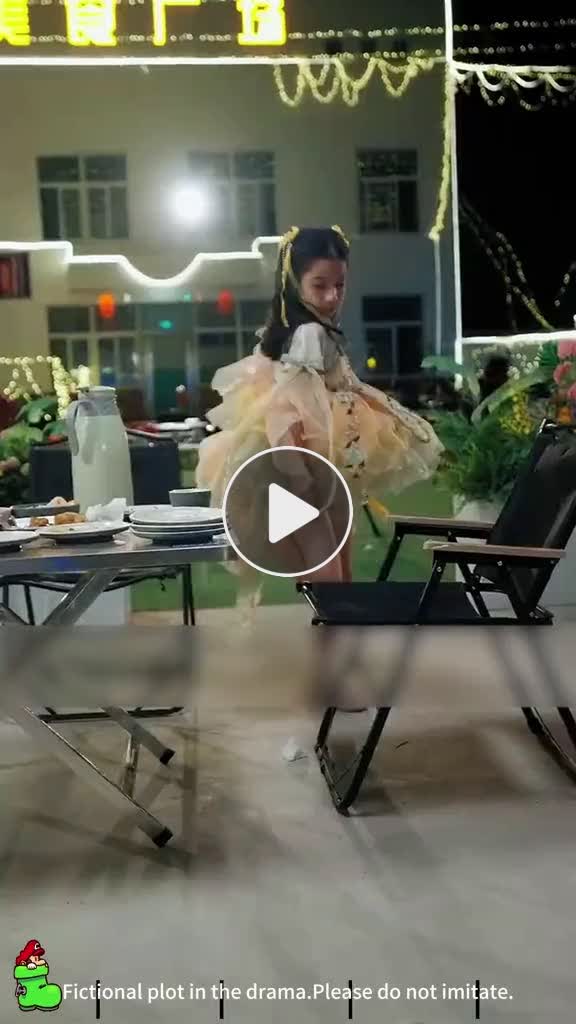 She looked like a delicate flower until she casually kicked a thug into ...