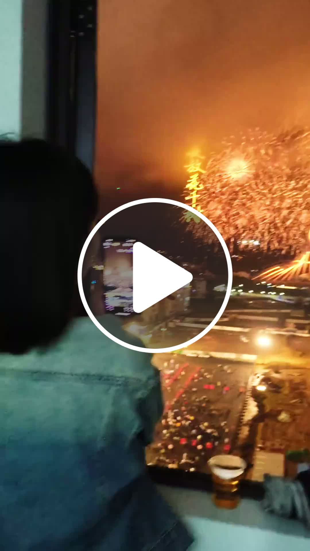 Breathtaking fireworks create a stunning tree-like structure - NewsBreak