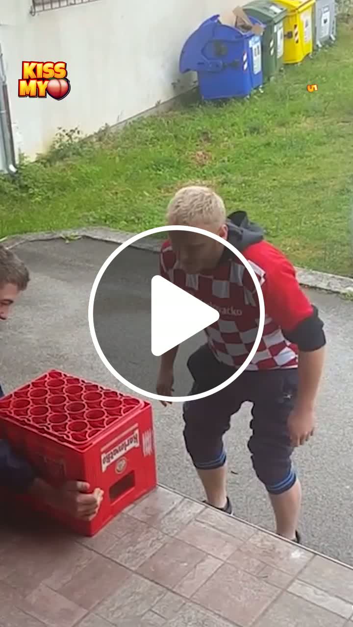 😂😂 who does that at first place - NewsBreak