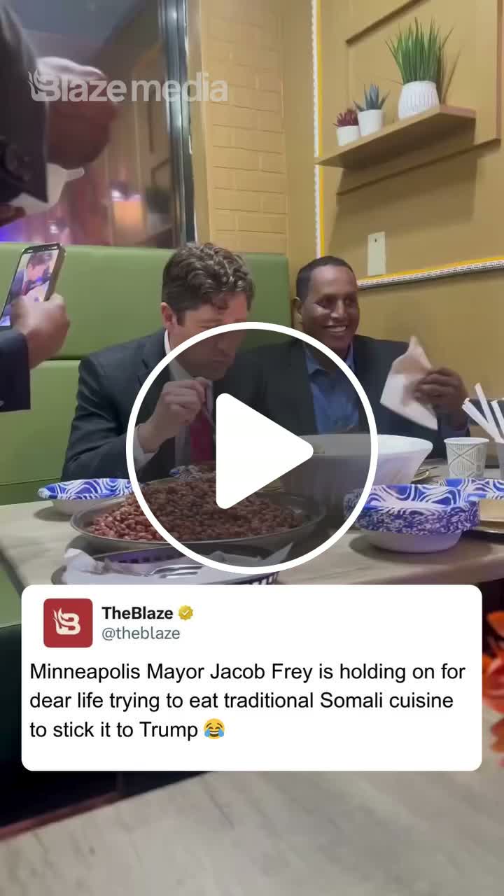 Minneapolis mayor Jacob Frey is holding on for dwar life trying to eat ...