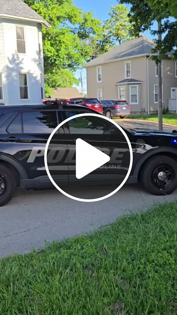 Traffic backed up on 26th Street in Moline for crash - NewsBreak