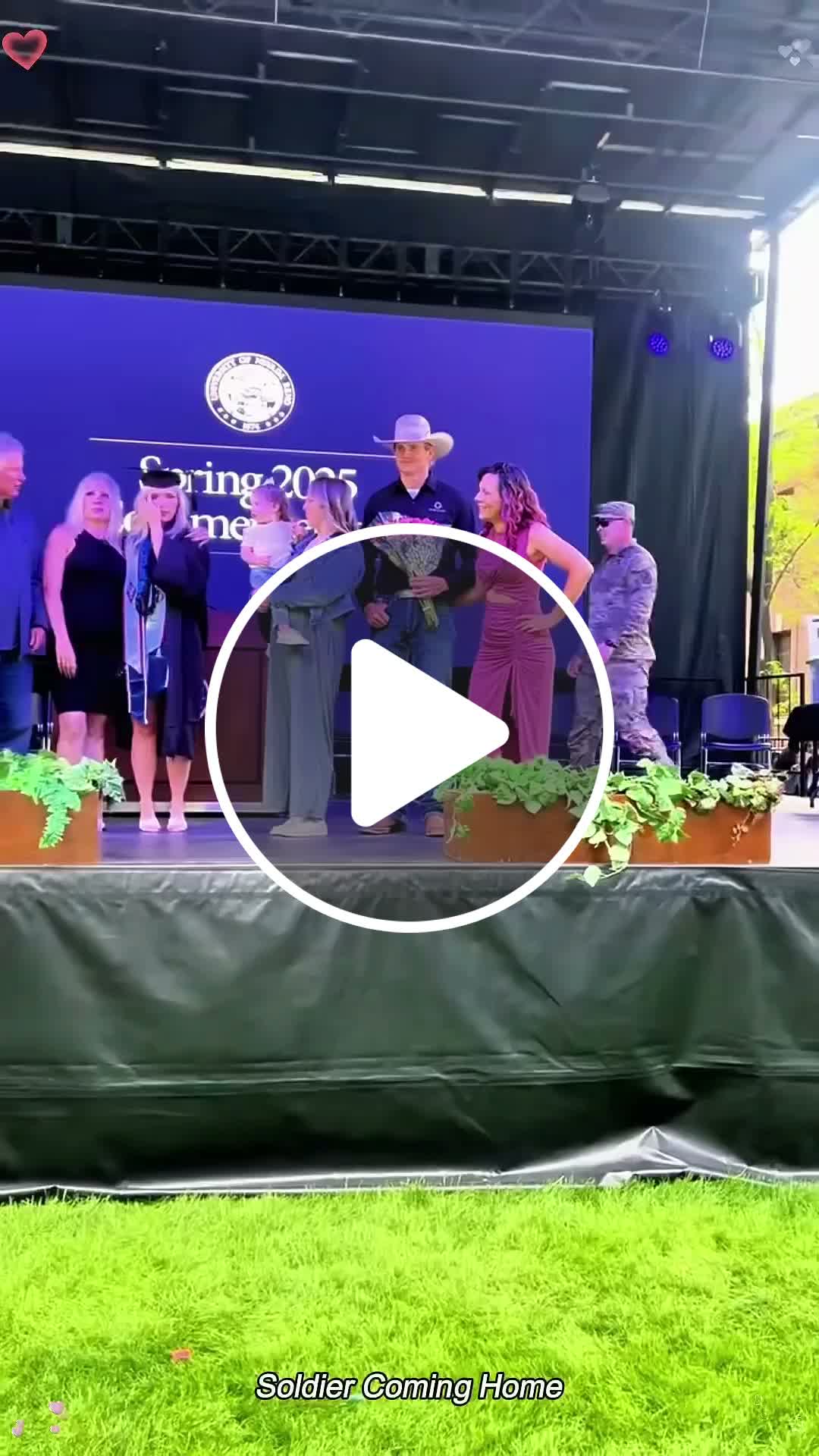 Soldiers coming home.family reunion #respect #reunion #soldier # ...