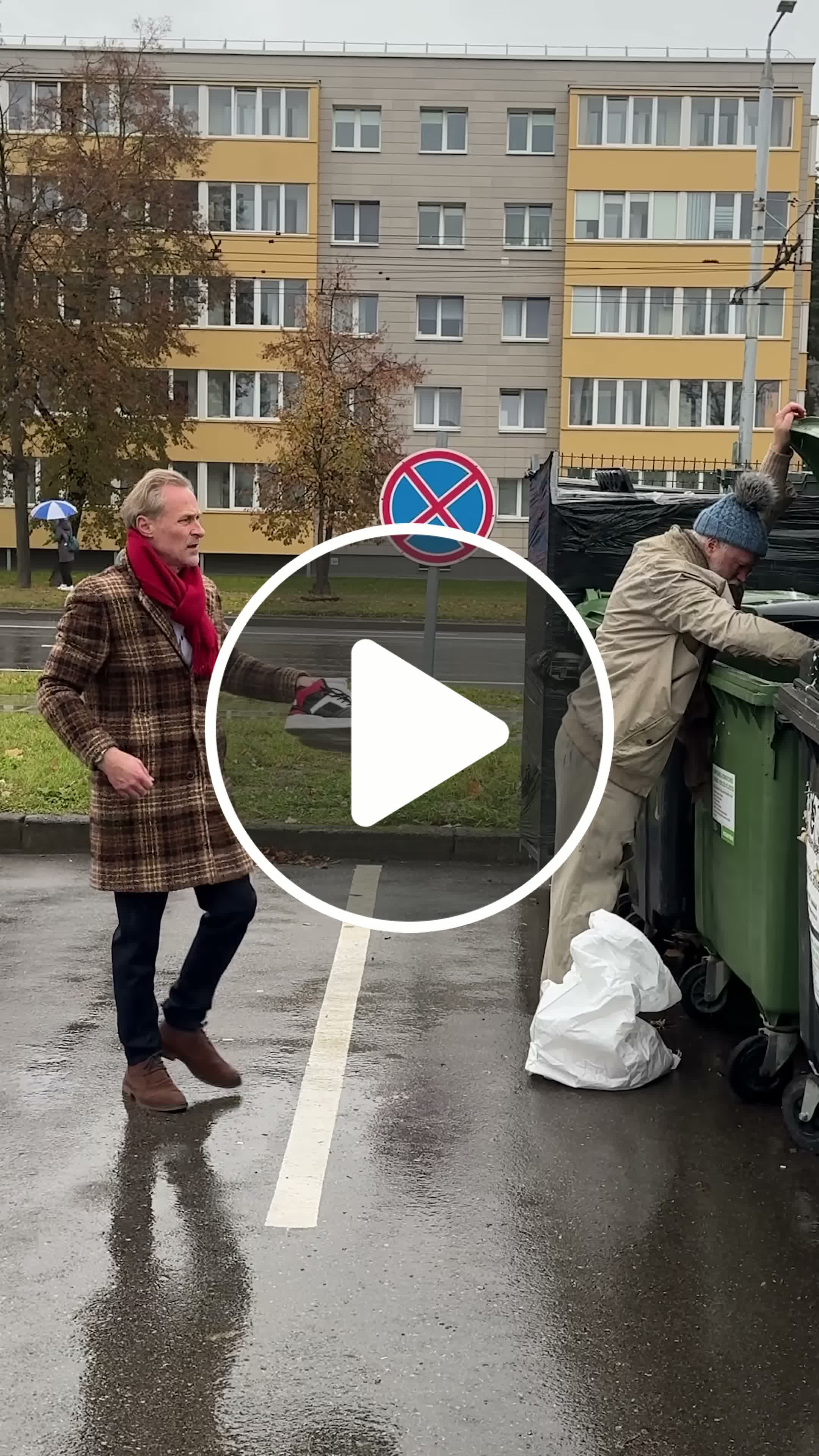 Homeless man returns money… shocking moment 💰 - NewsBreak