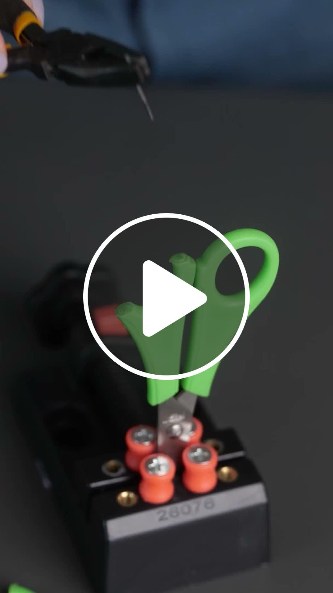 Clever scissors repair hack - NewsBreak