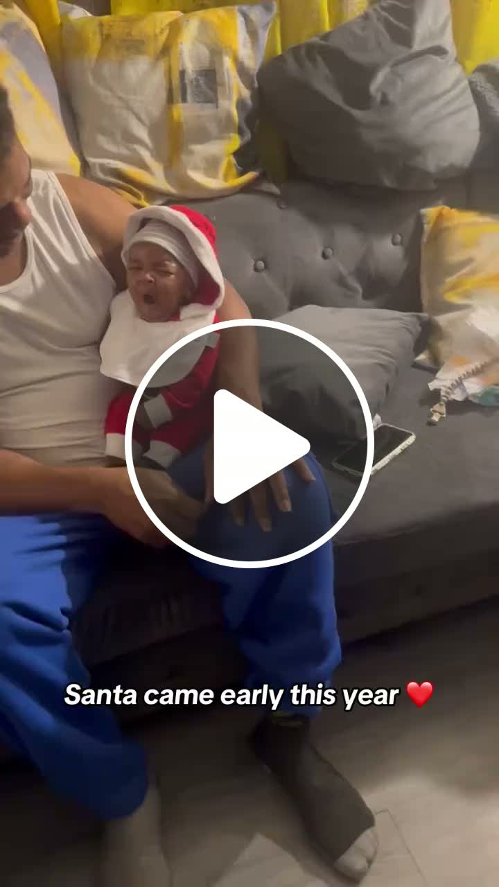 No smile from Santa 😭 @Project Big Screen (🎥:@JazzzK💋.) #christmas # ...