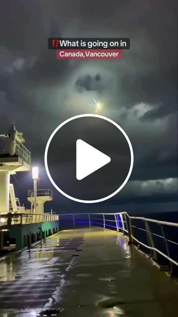 🛸 Strange Lights Illuminate the Sky Over Vancouver 😱🇨🇦 - NewsBreak