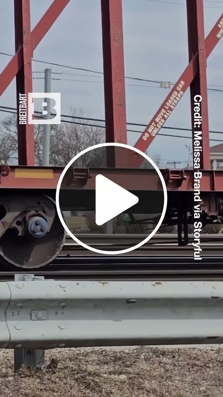A Chicago resident captured video of a Canadian Pacific train derailing ...