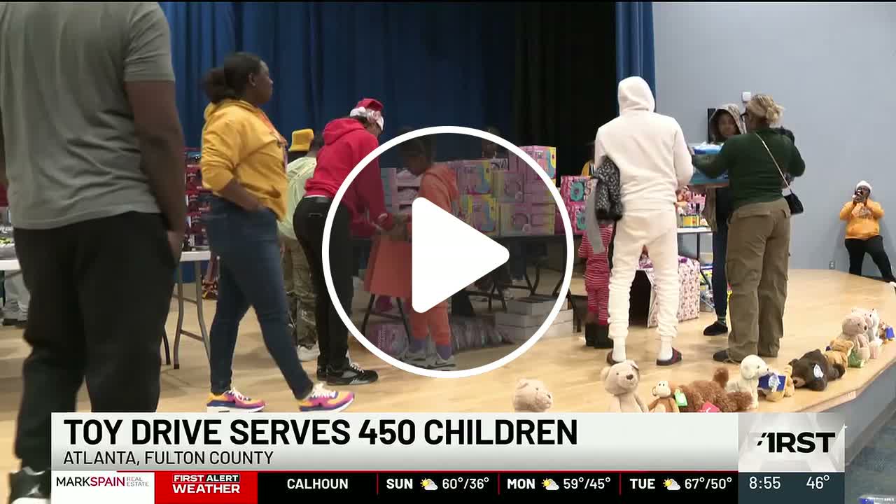 Rapper Lil Baby hosts holiday giveback in Atlanta - NewsBreak