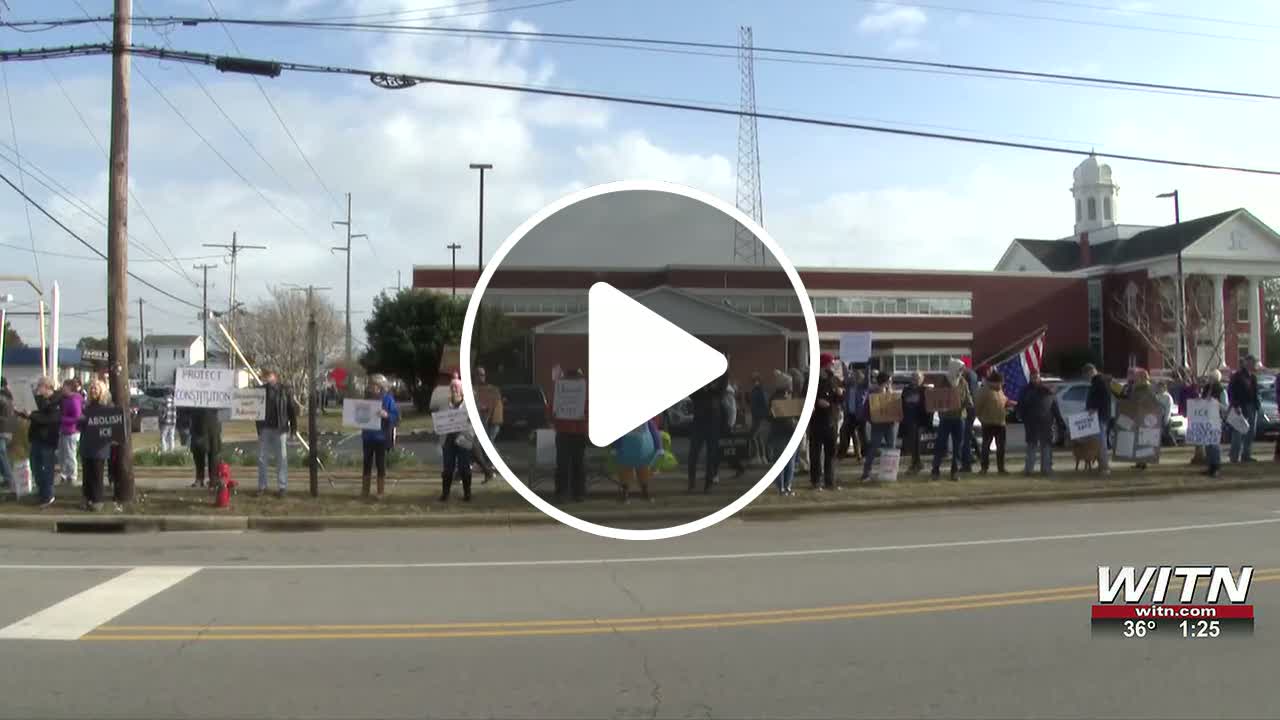 Big crowd protests ICE in Beaufort following another deadly Minneapolis ...