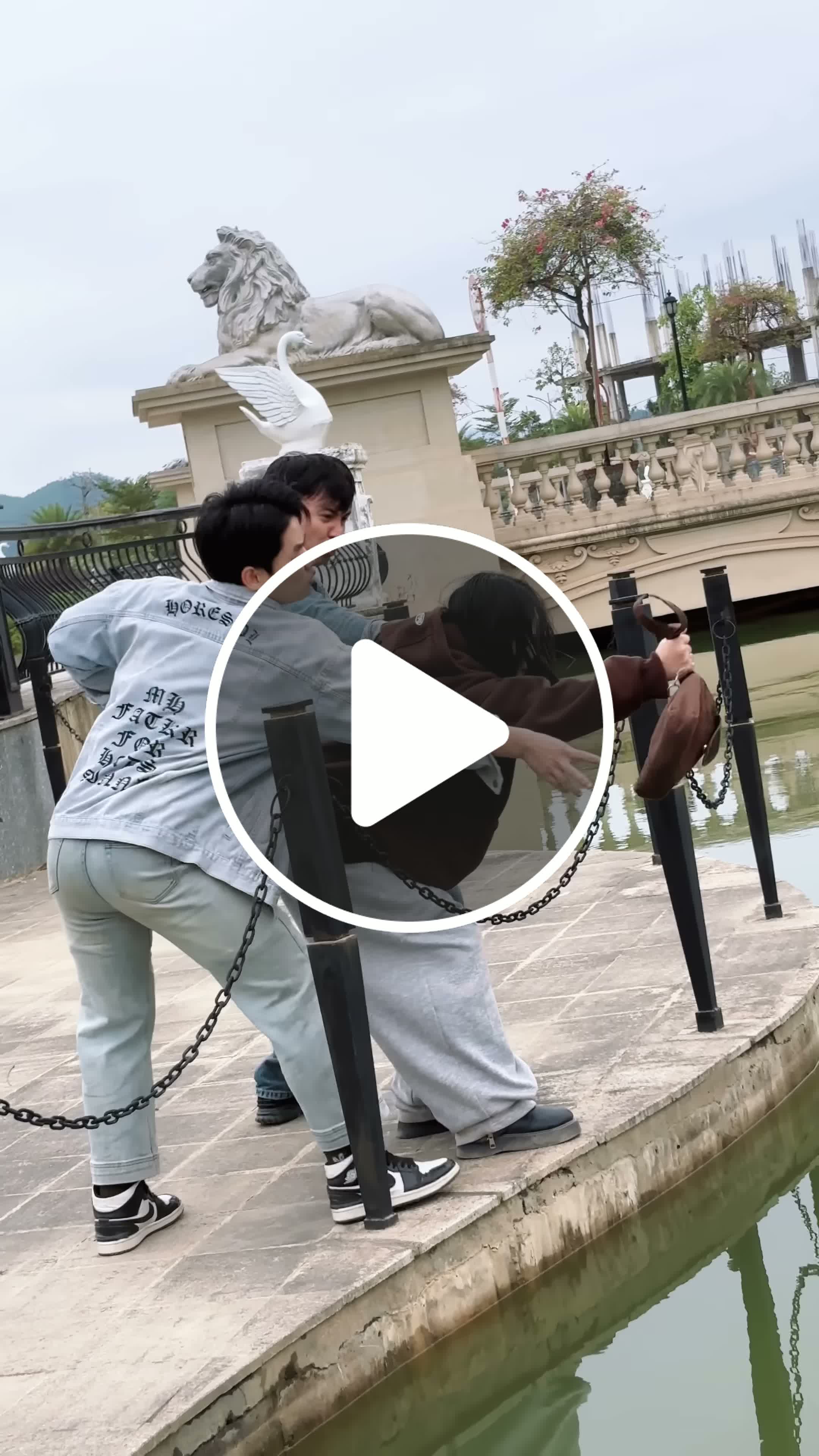 The Gang Robbed the Girl of Her Bag #help #silenthee #reallifehero #sos ...